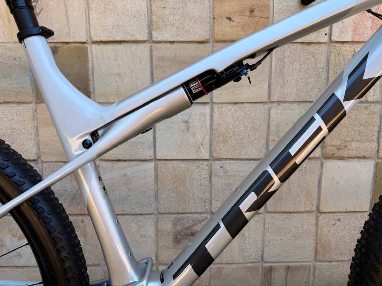 PRE-OWNED TREK SUPERCALIBER 9.7 GRAY XL