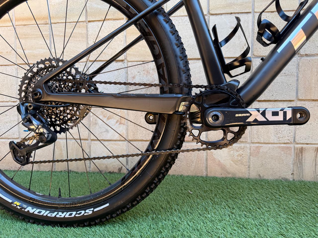 Pre-owned Trek Supercaliber 9.8 XL Black