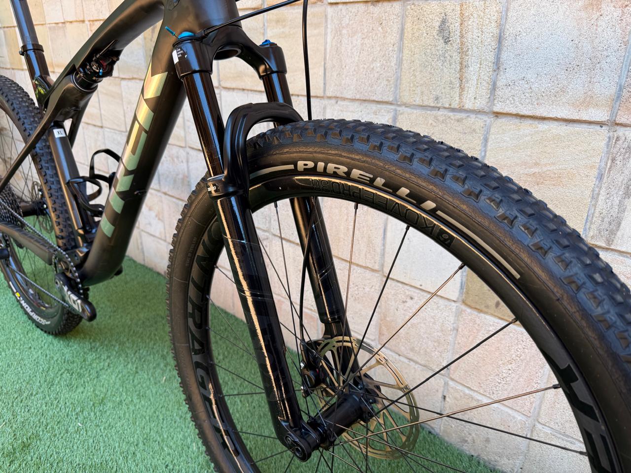 Pre-owned Trek Supercaliber 9.8 XL Black