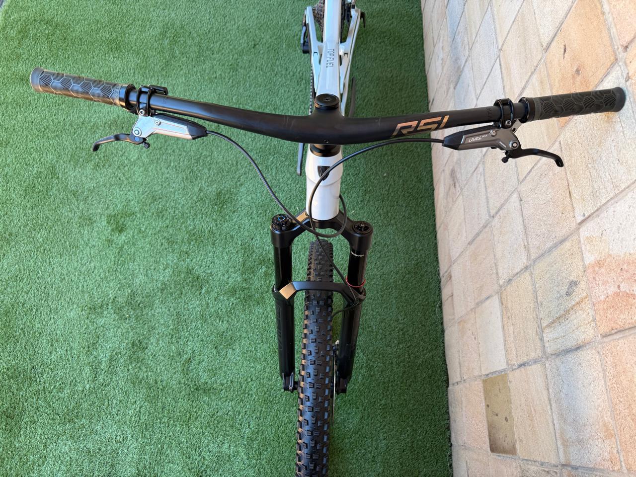 PRE-OWNED TREK TOP FUEL 9.8 XL GREY AXS (2)